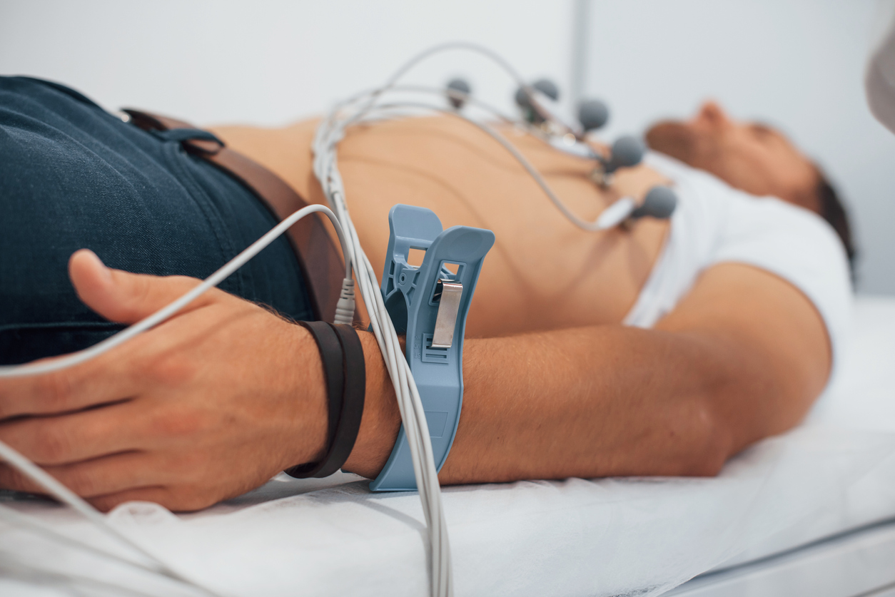 Aprenda a escolher um aparelho de ECG para sua clínica